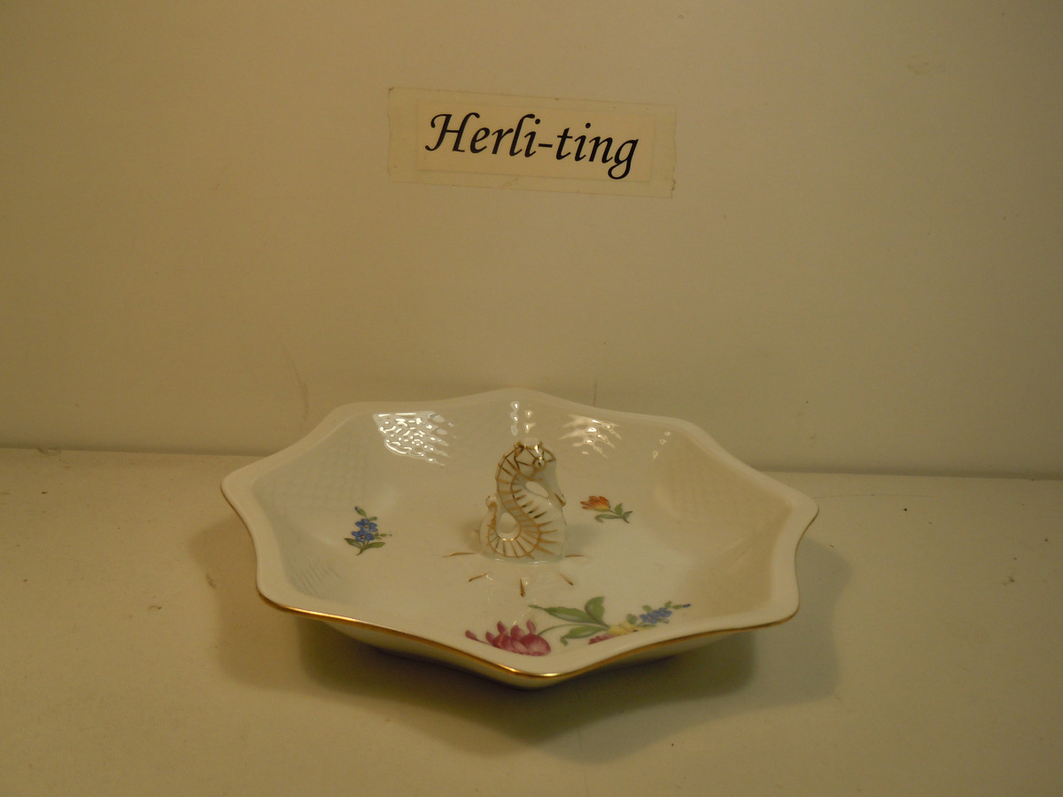 217 8kt.Søhestefad dia 21 cm 1.sort. - Saksisk Blomst Hvid - Herli-ting.dk